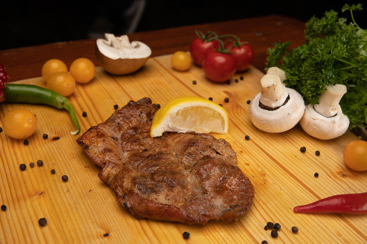 Ceafă de porc - La Livada Bănățeană by Nora